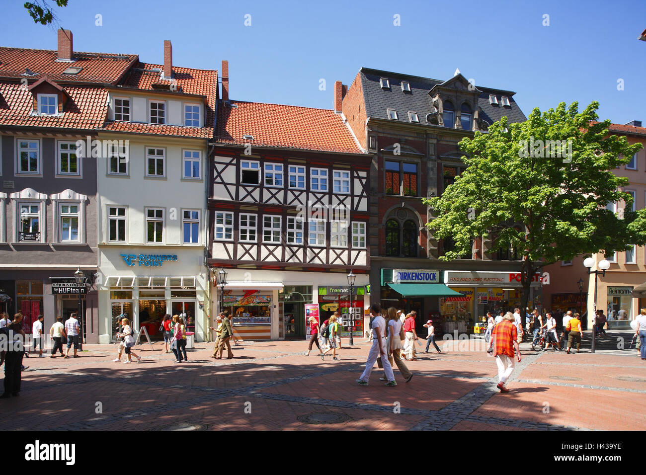 Germany, Lower Saxony, Goettingen, marketplace, half-timbered houses ...