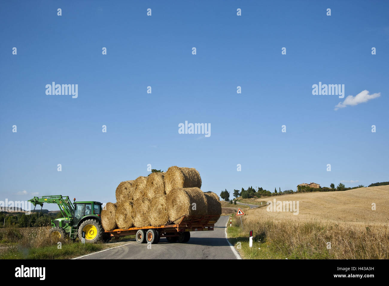 Italy, Tuscany, tractor, hay bale, street, agricultural machinery ...
