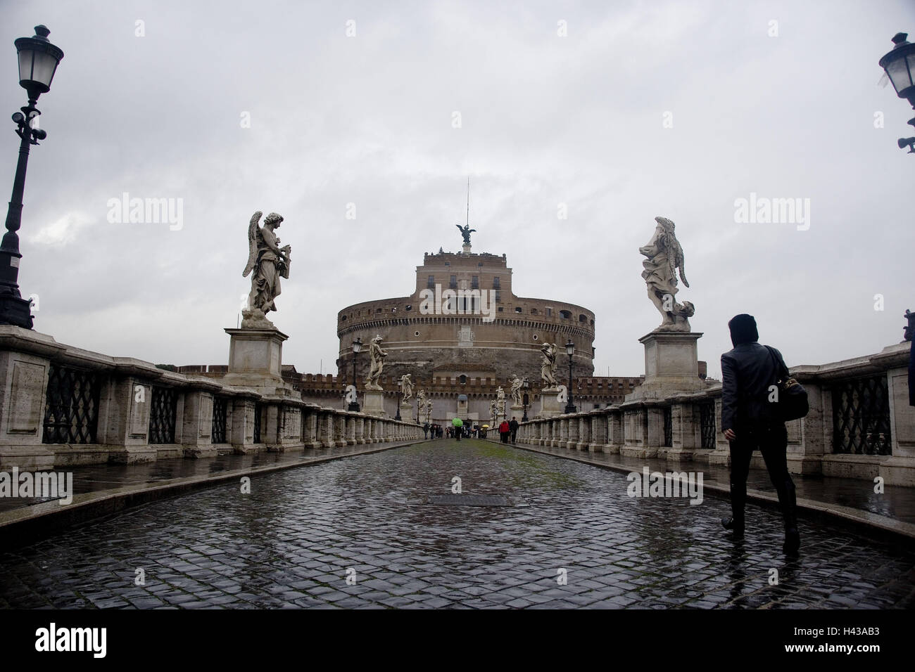 Angels castle statues hi-res stock photography and images - Alamy