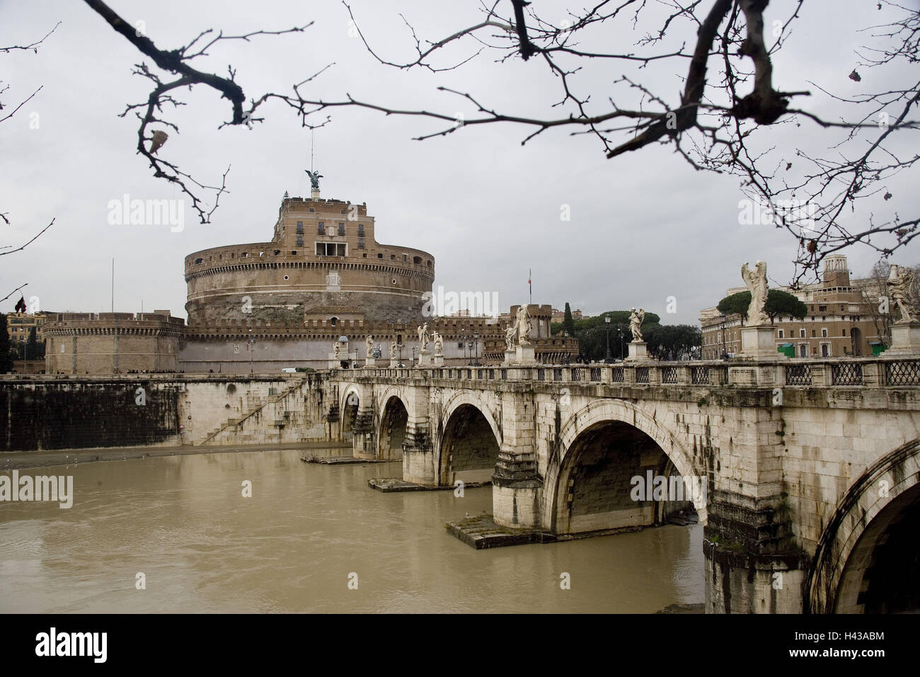 Angels castle statues hi-res stock photography and images - Alamy