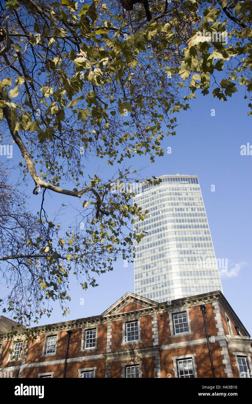Great Britain, London, high-rise office block, residential house ...