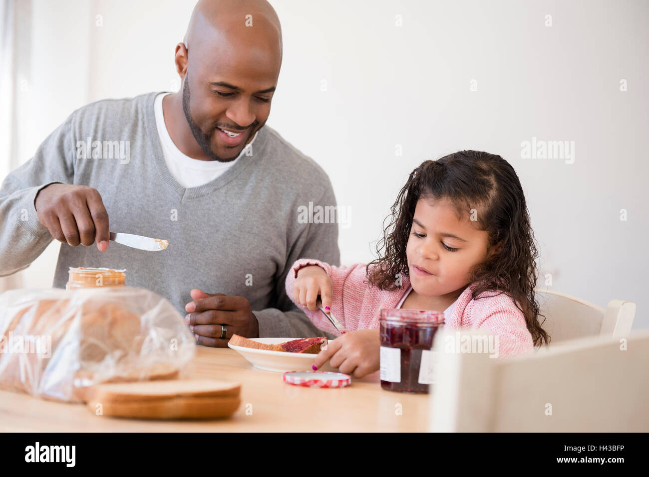 Child making sandwich hi-res stock photography and images - Alamy
