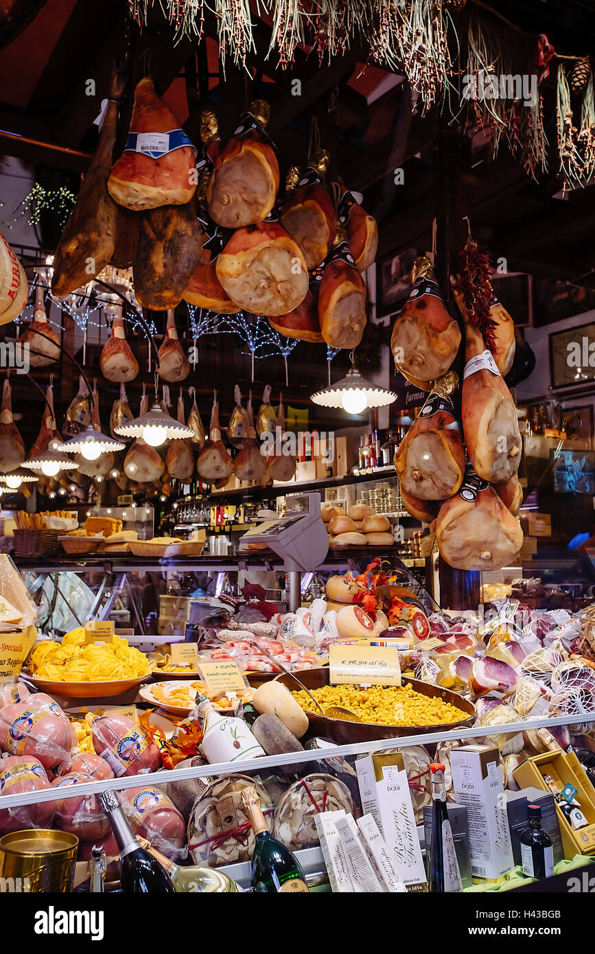 Deli market hi-res stock photography and images - Alamy