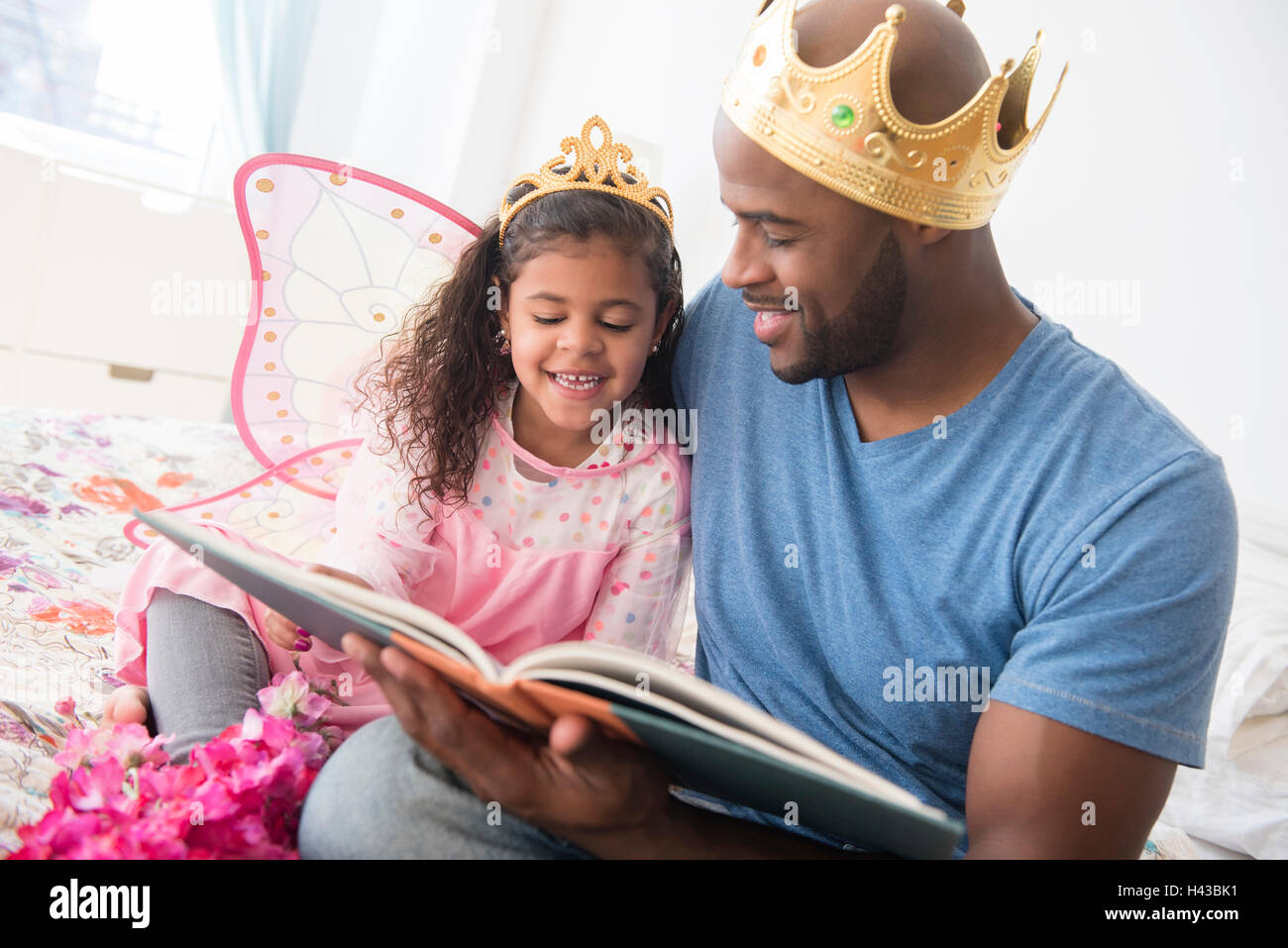 Happy father daughter sitting bed hi-res stock photography and images ...