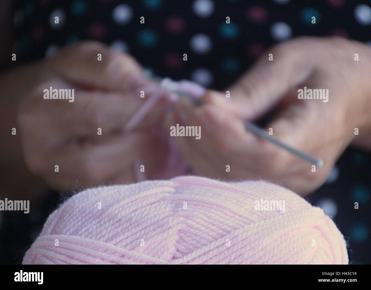 Woman crocheting hi-res stock photography and images - Alamy