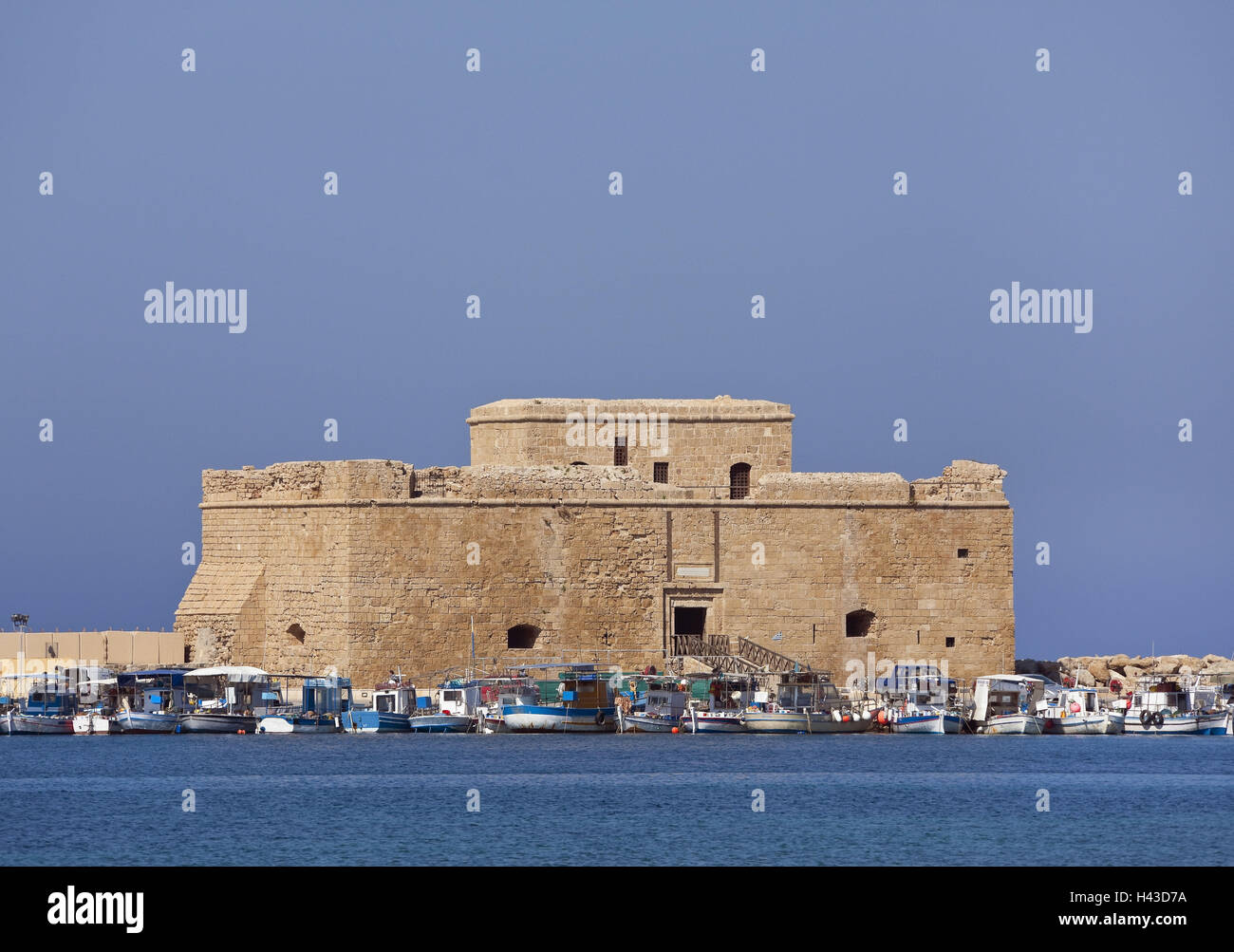Cyprus, Kato Paphos, harbour fort in the harbour Stock Photo - Alamy