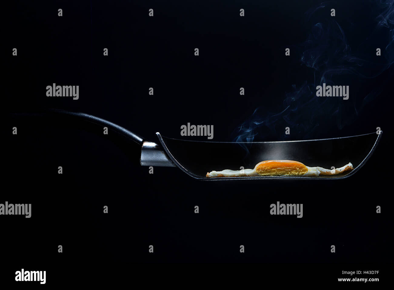 Cross section of a fried egg in a frying pan Stock Photo - Alamy