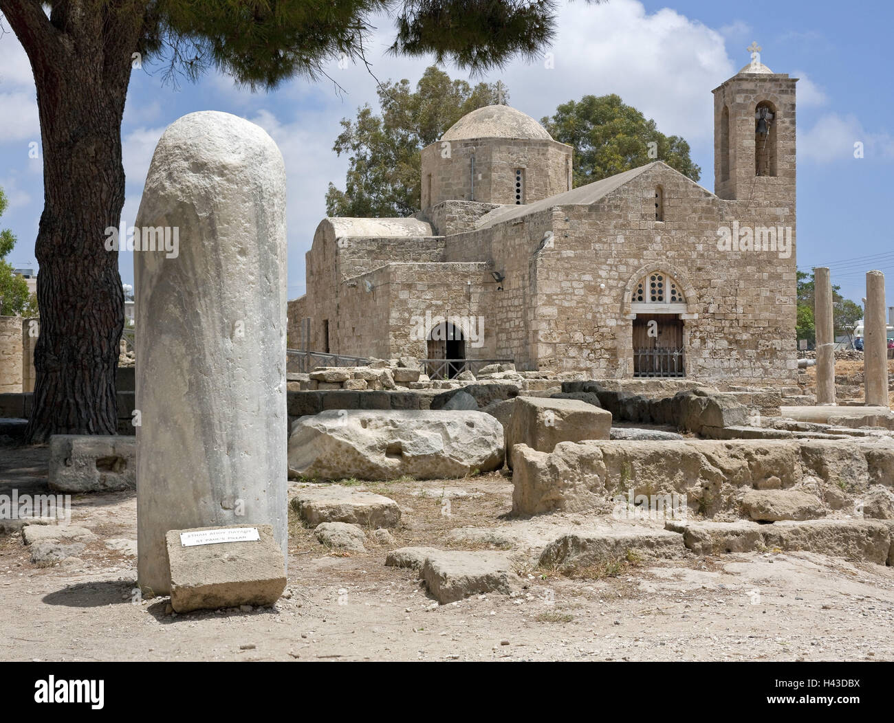 Cyprus, Kato Paphos, church agio Chrysopolitissa, Paulussäule Stock ...