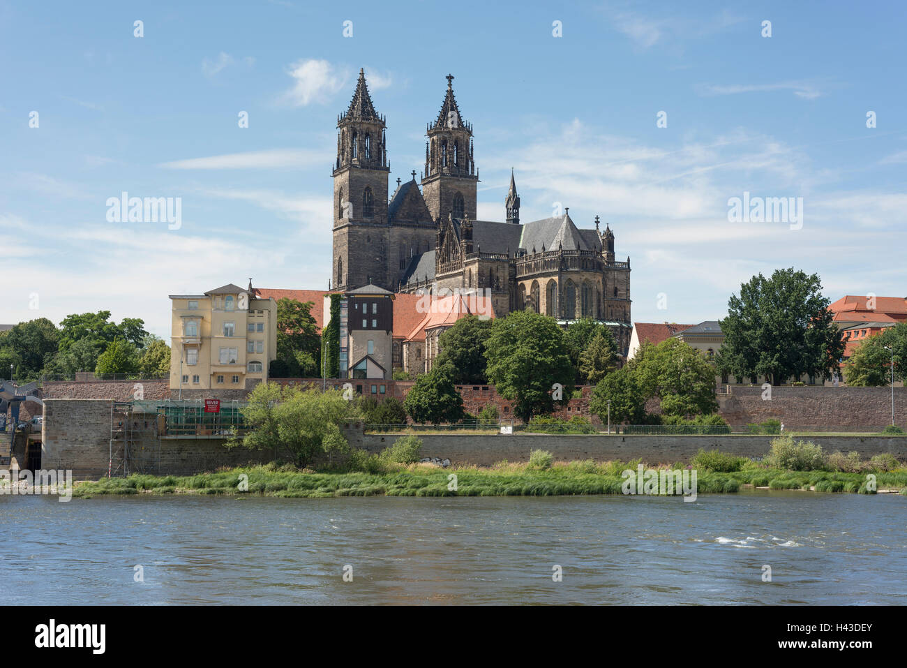 Gothic religious building hi-res stock photography and images - Alamy