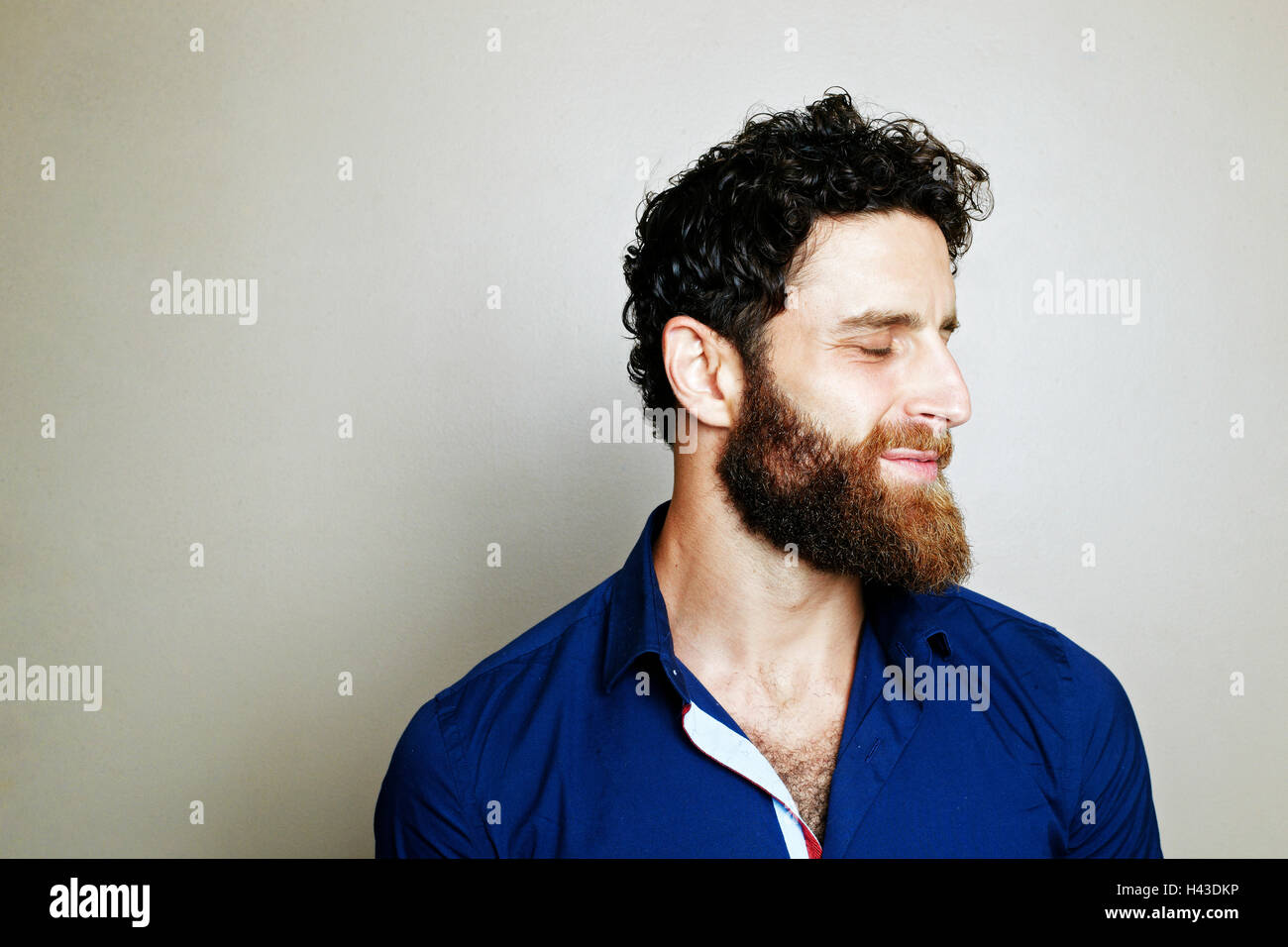 Studio portrait man eyes closed hi-res stock photography and images - Alamy