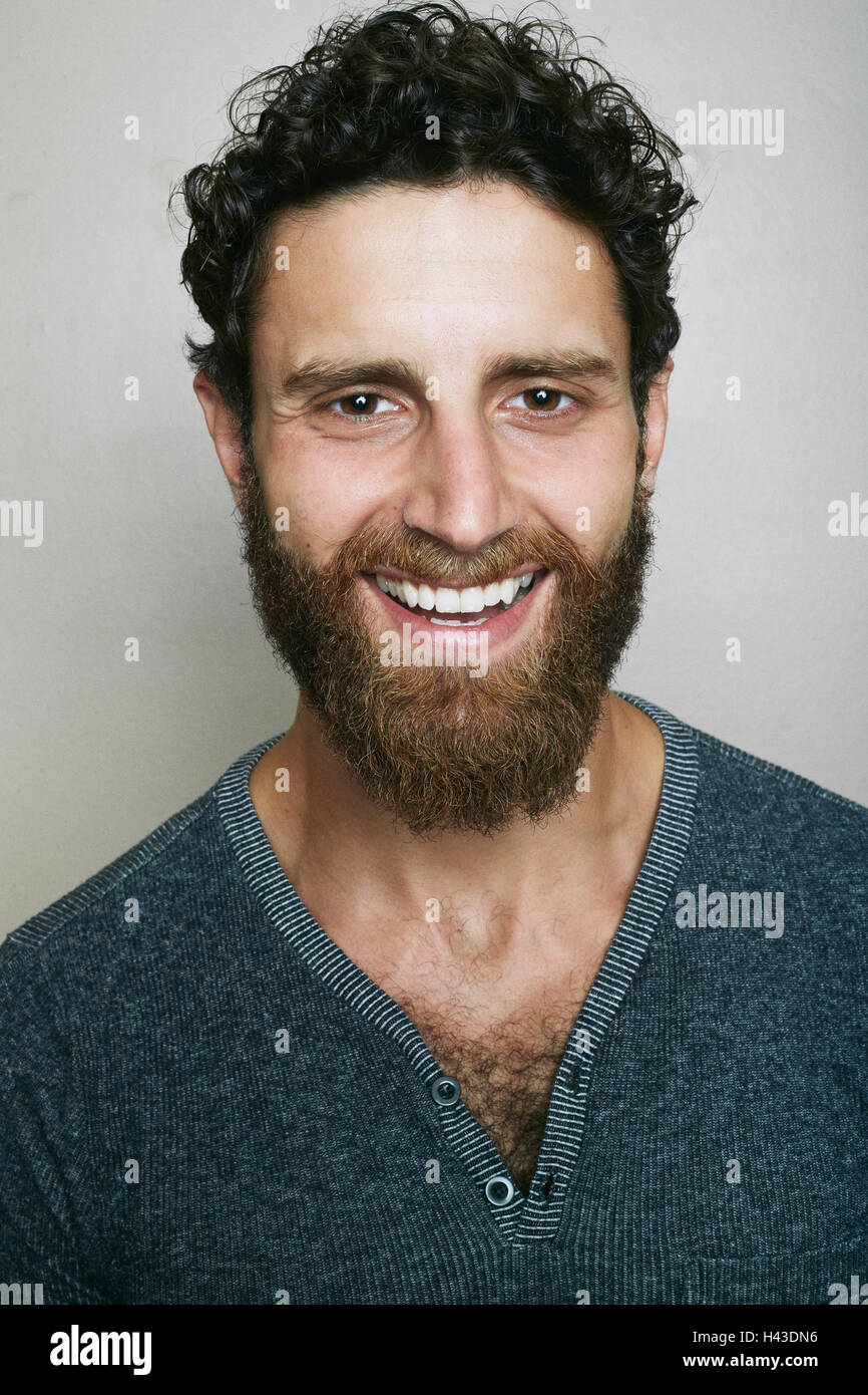 Male 20 smiling camera hi-res stock photography and images - Alamy