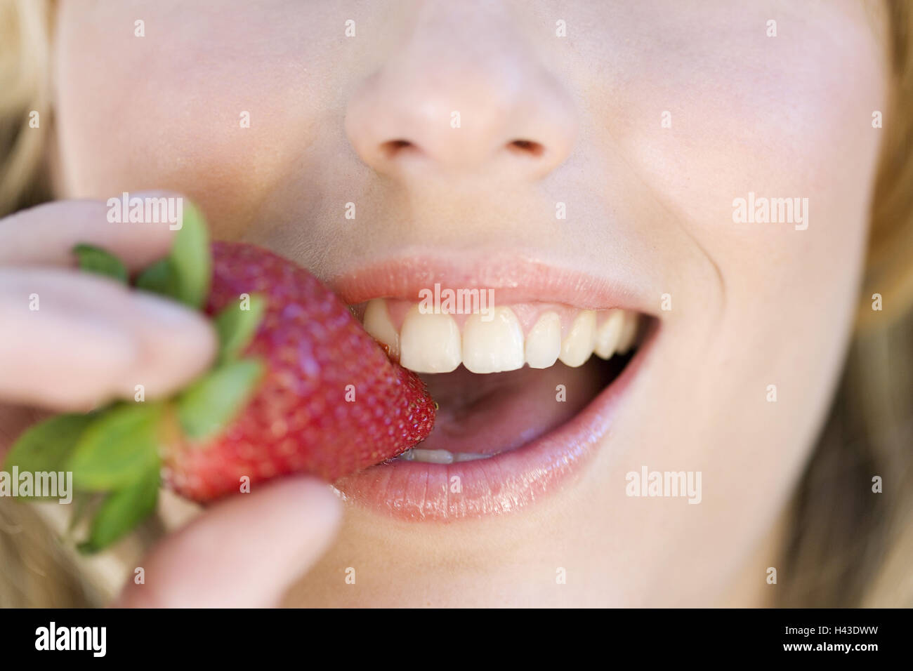 Girls, bite, strawberry, detail, mouth Stock Photo - Alamy