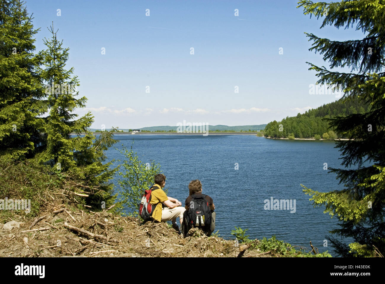 Germany, Lower Saxony, Harz, grain dam, shore, tourist, back view, no ...