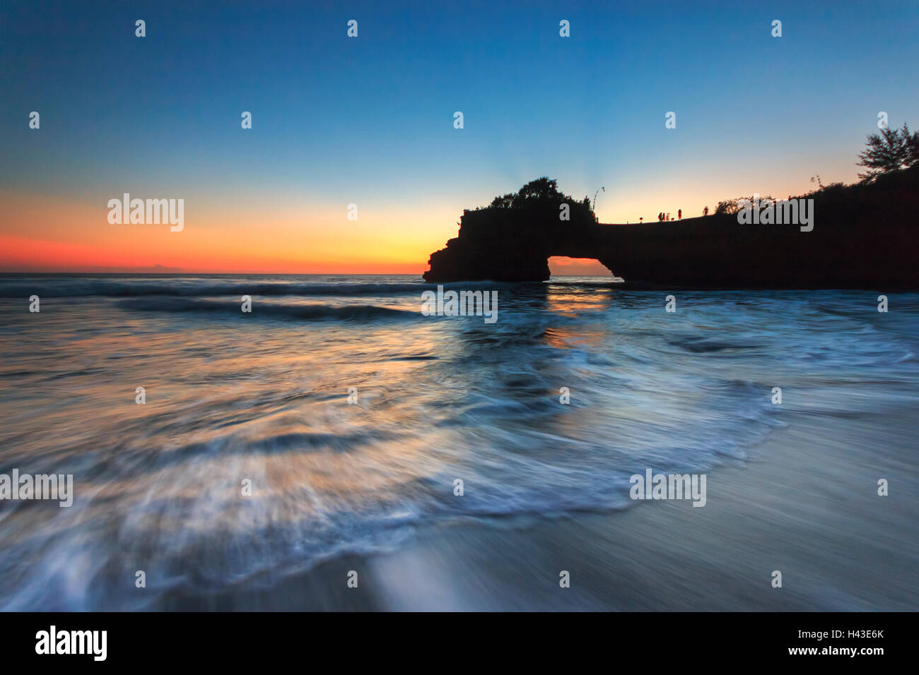 Silhouette batu bolong temple hi-res stock photography and images - Alamy