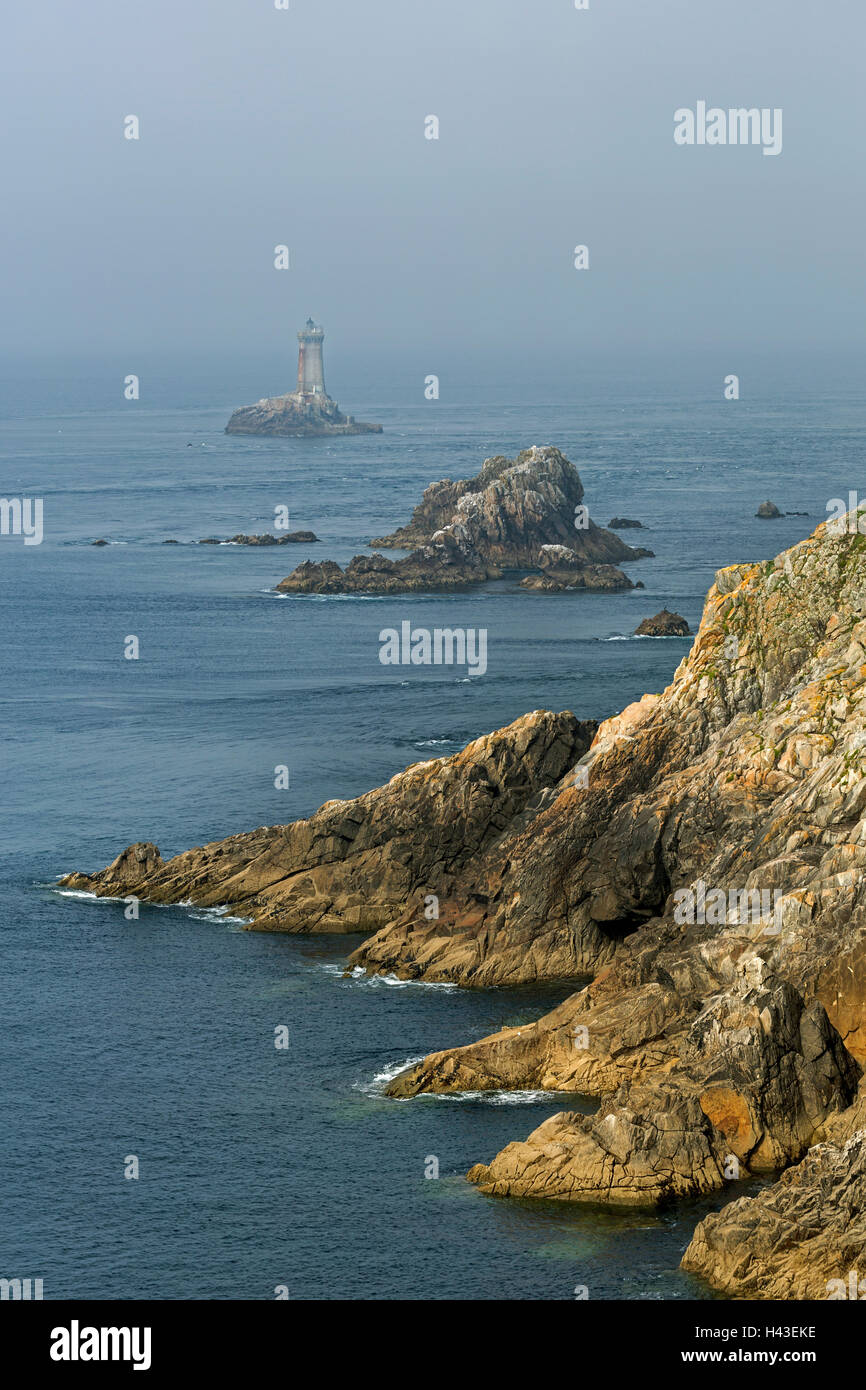 Pointe du Raz with lighthouse, Sizun, Brittany, France Stock Photo - Alamy