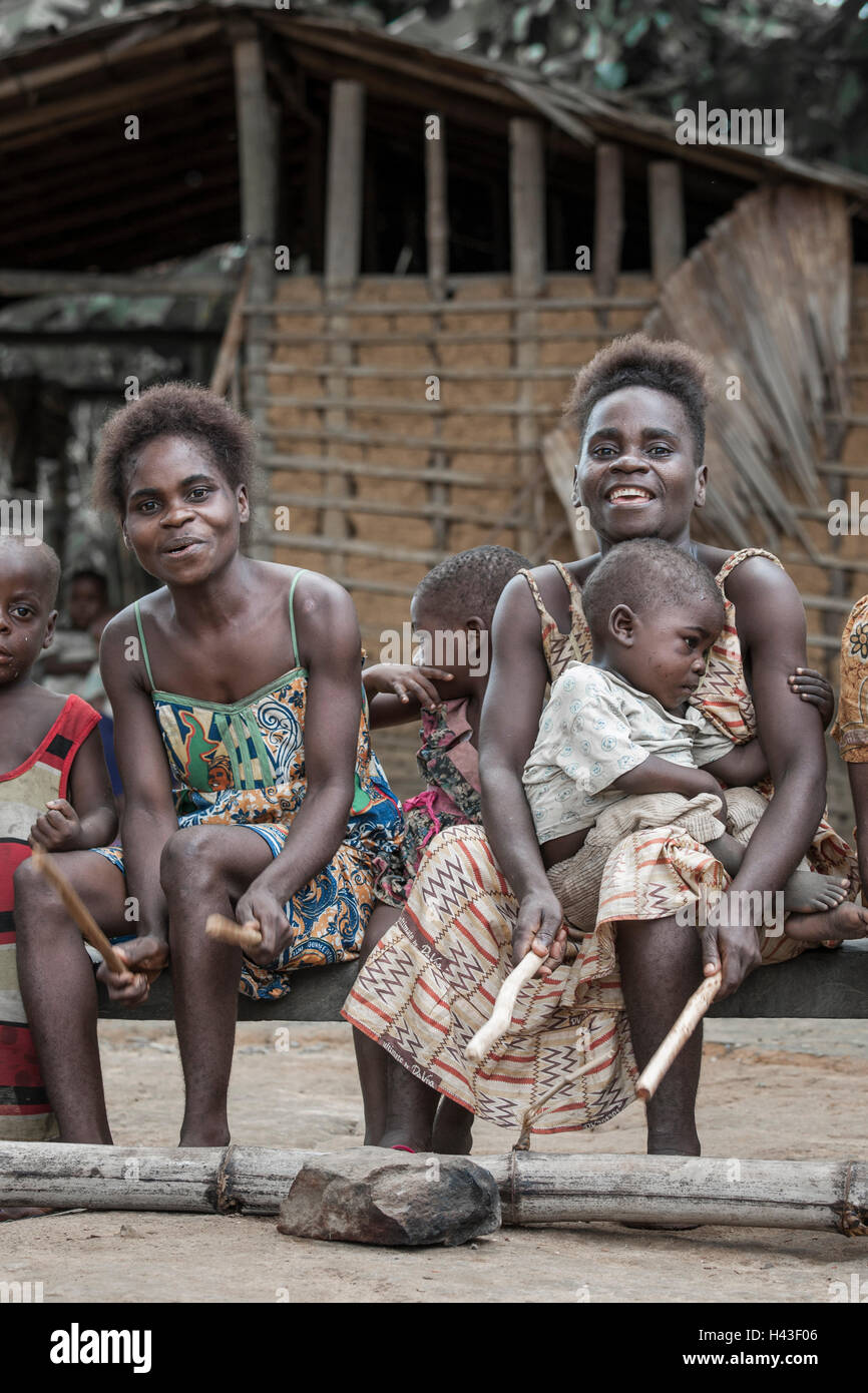 Baka pygmies cameroon hi-res stock photography and images - Alamy
