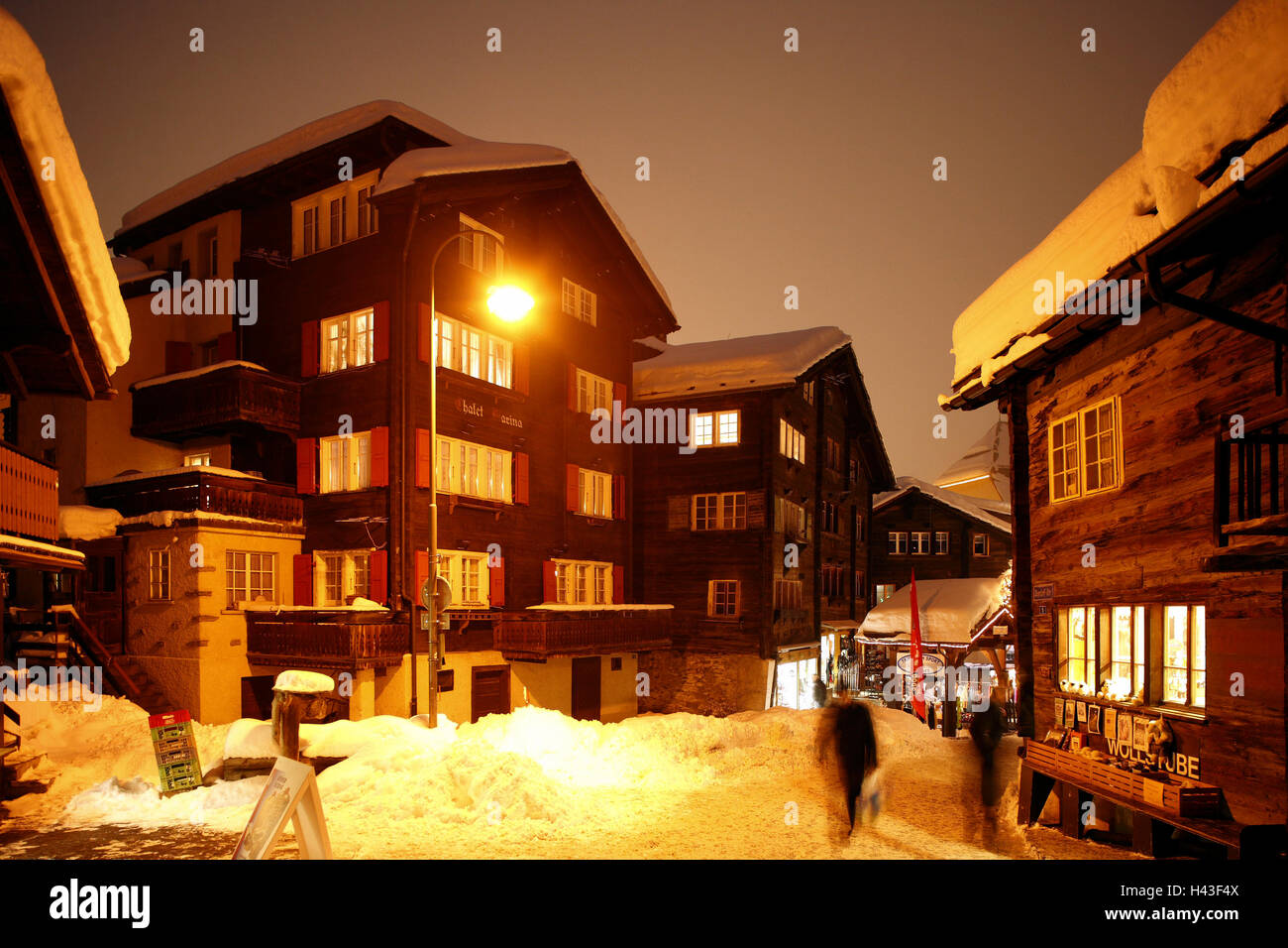 Snowy Valais timber houses, Old Zermatt at night, Zermatt, Canton of ...