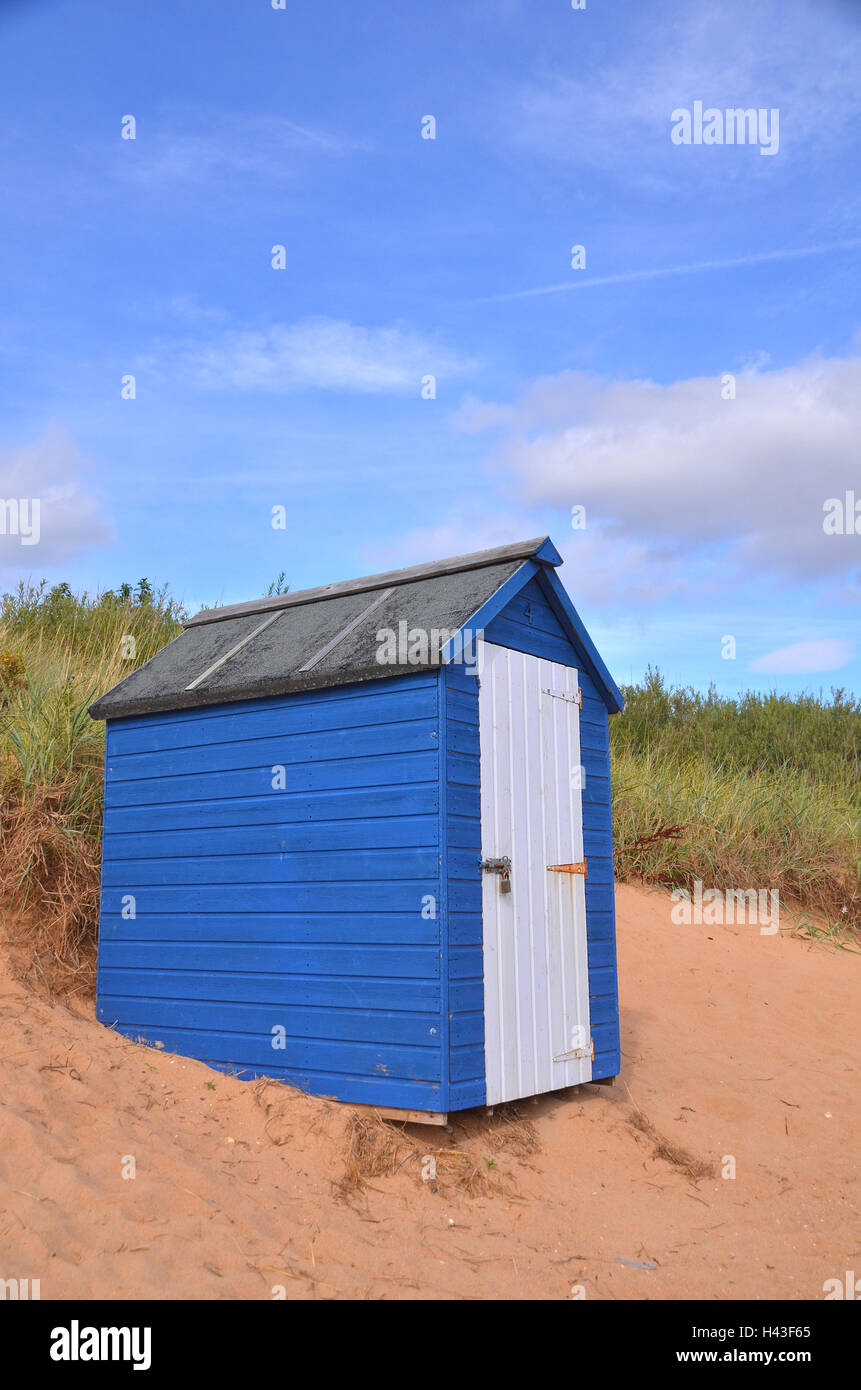 A blue and white beach hut on the sands at Elie , Fife Stock Photo - Alamy