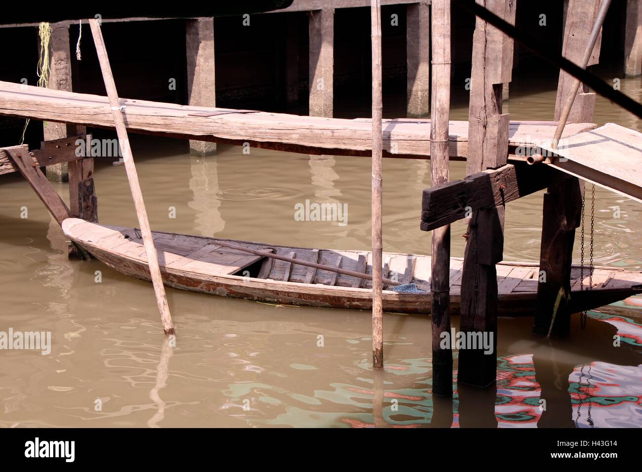 Asian wood paddling boat Stock Photo - Alamy