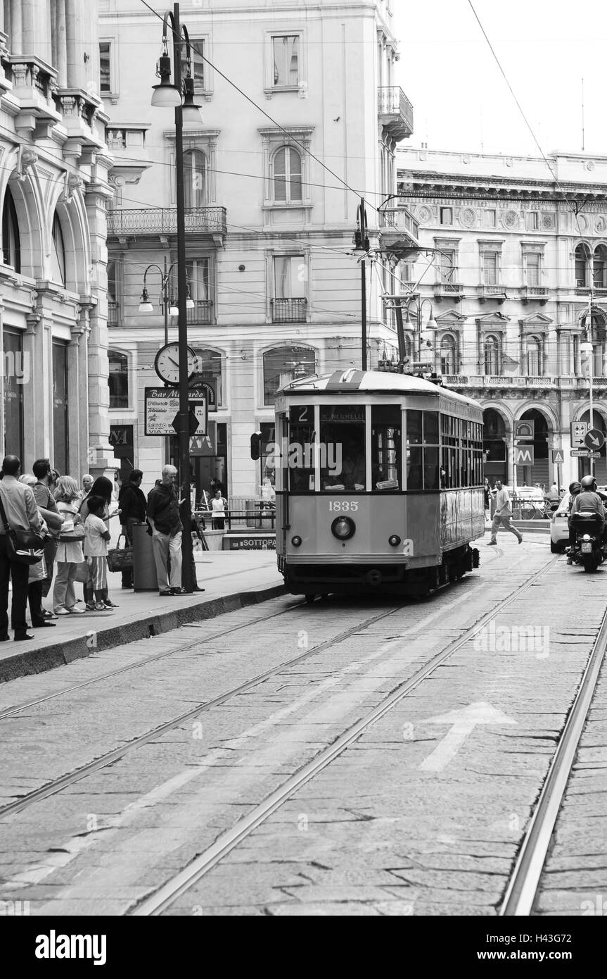 Italy milan street scene hi-res stock photography and images - Alamy