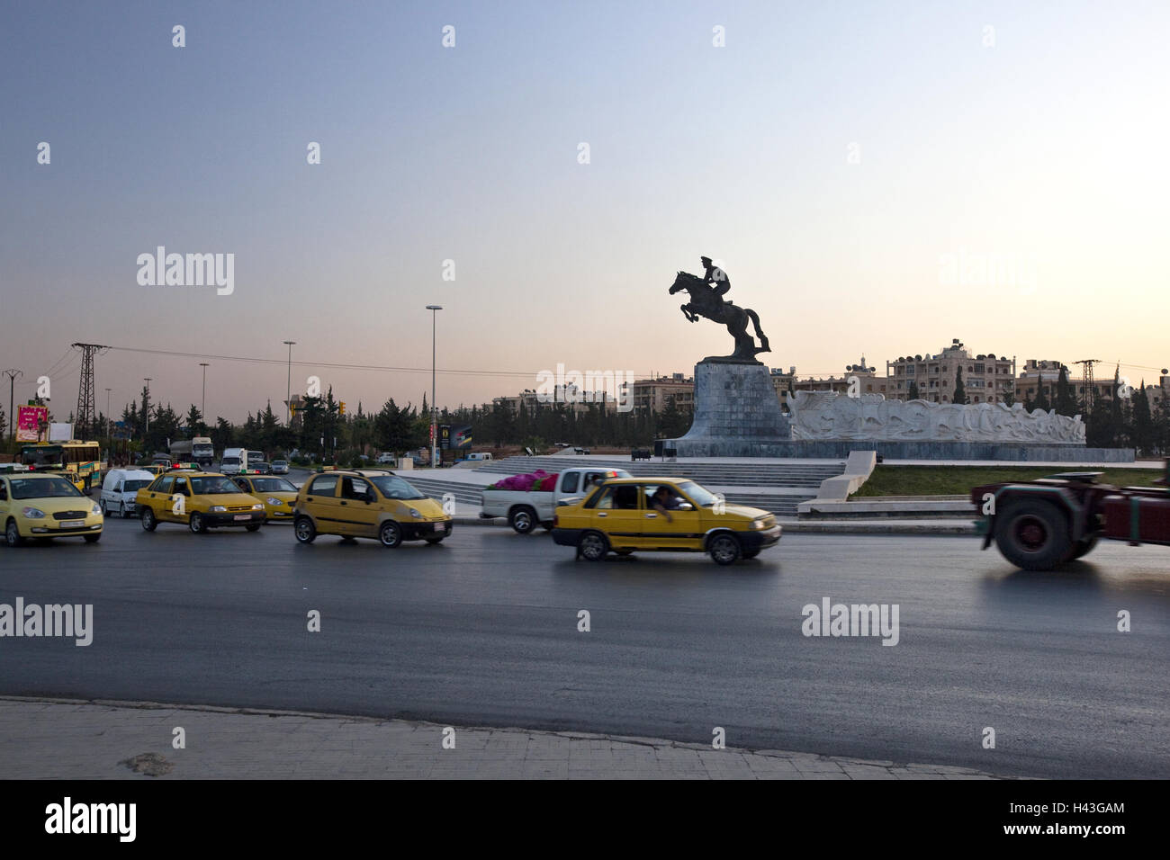 Syria, Aleppo, street scene, equestrian statue Stock Photo - Alamy