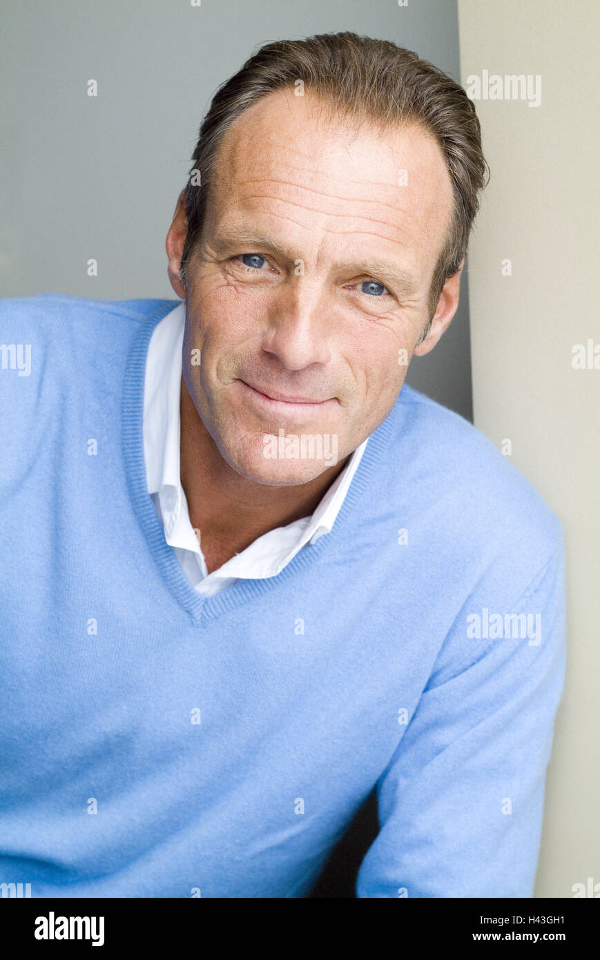 Man, pullover, light blue, smiling, portrait Stock Photo - Alamy