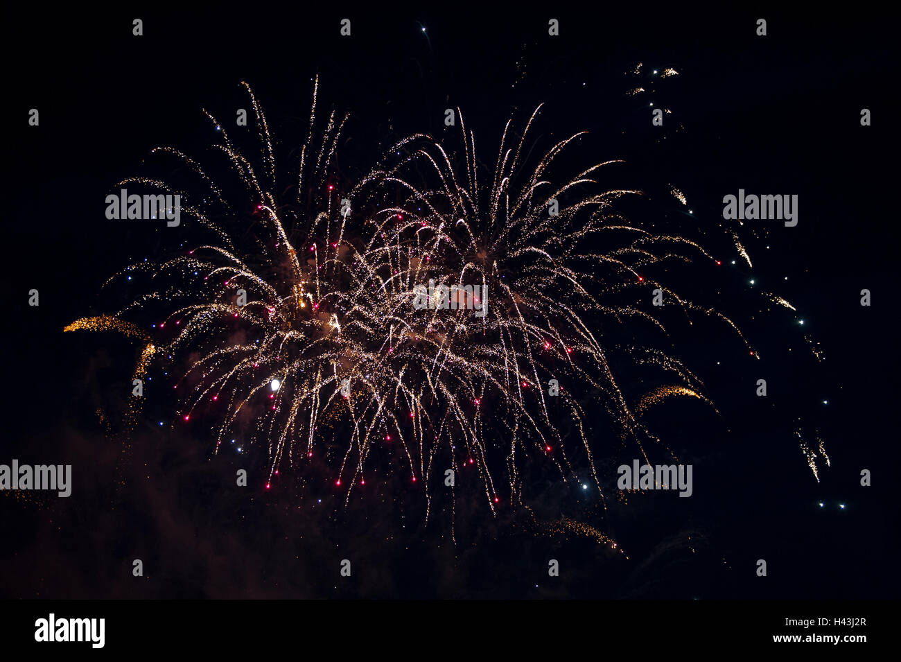 Fireworks at night sky hi-res stock photography and images - Alamy
