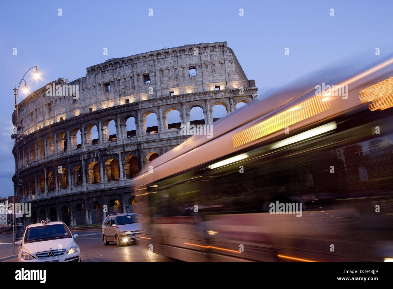 Traffic lights in rome hi-res stock photography and images - Alamy