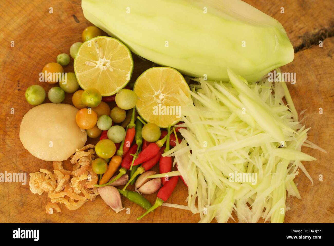 Som tum thai food Ingredients Stock Photo - Alamy