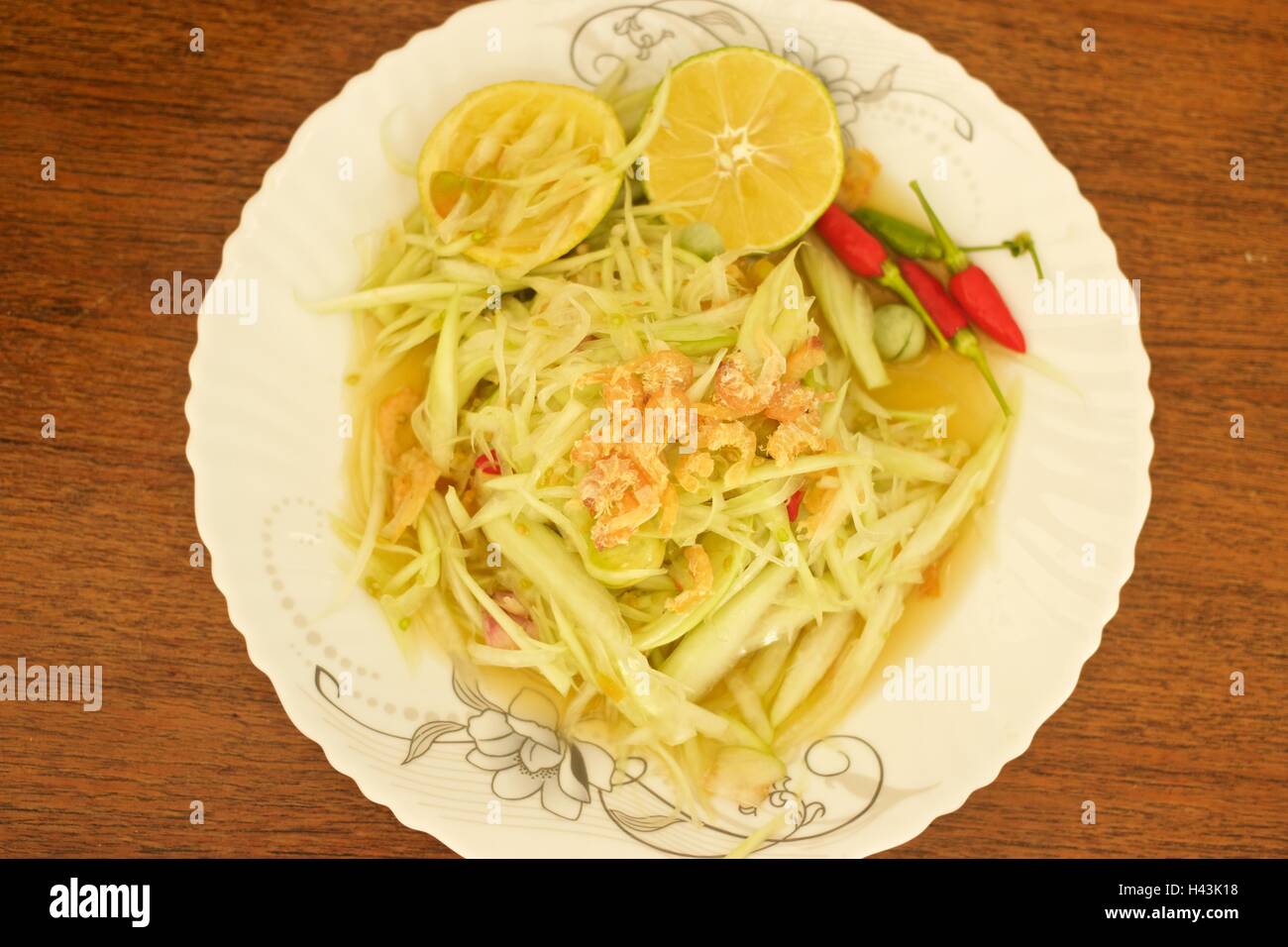 Som tum thai food Stock Photo - Alamy