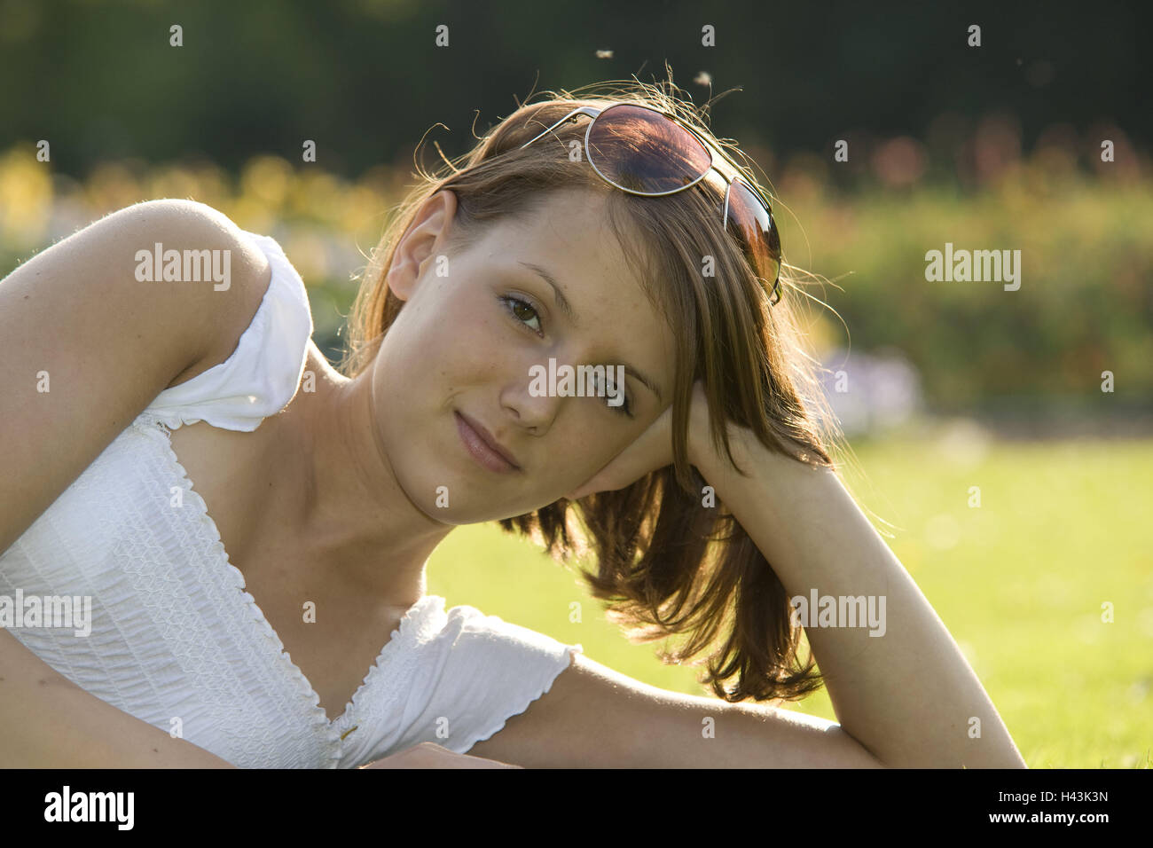 Cut arm girl hi-res stock photography and images - Alamy