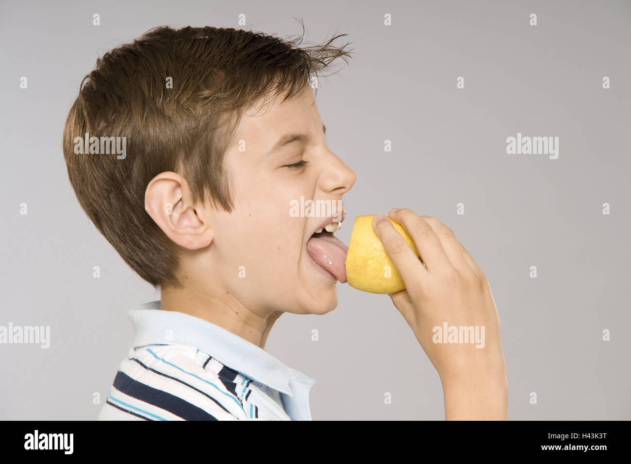 Teenagers, boy, lemon, facial play, acidly, portrait, side view, people ...