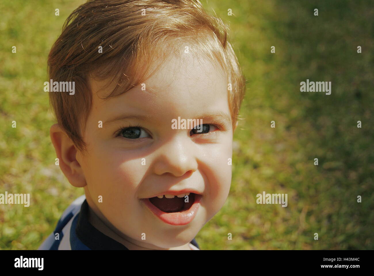 Portrait of a smiling boy Stock Photo - Alamy
