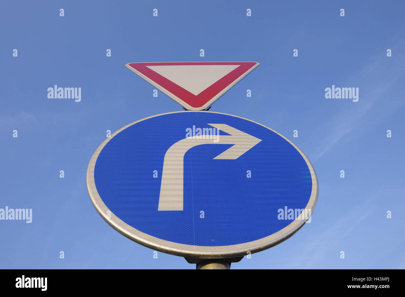 Give Way Sign High Resolution Stock Photography and Images - Alamy
