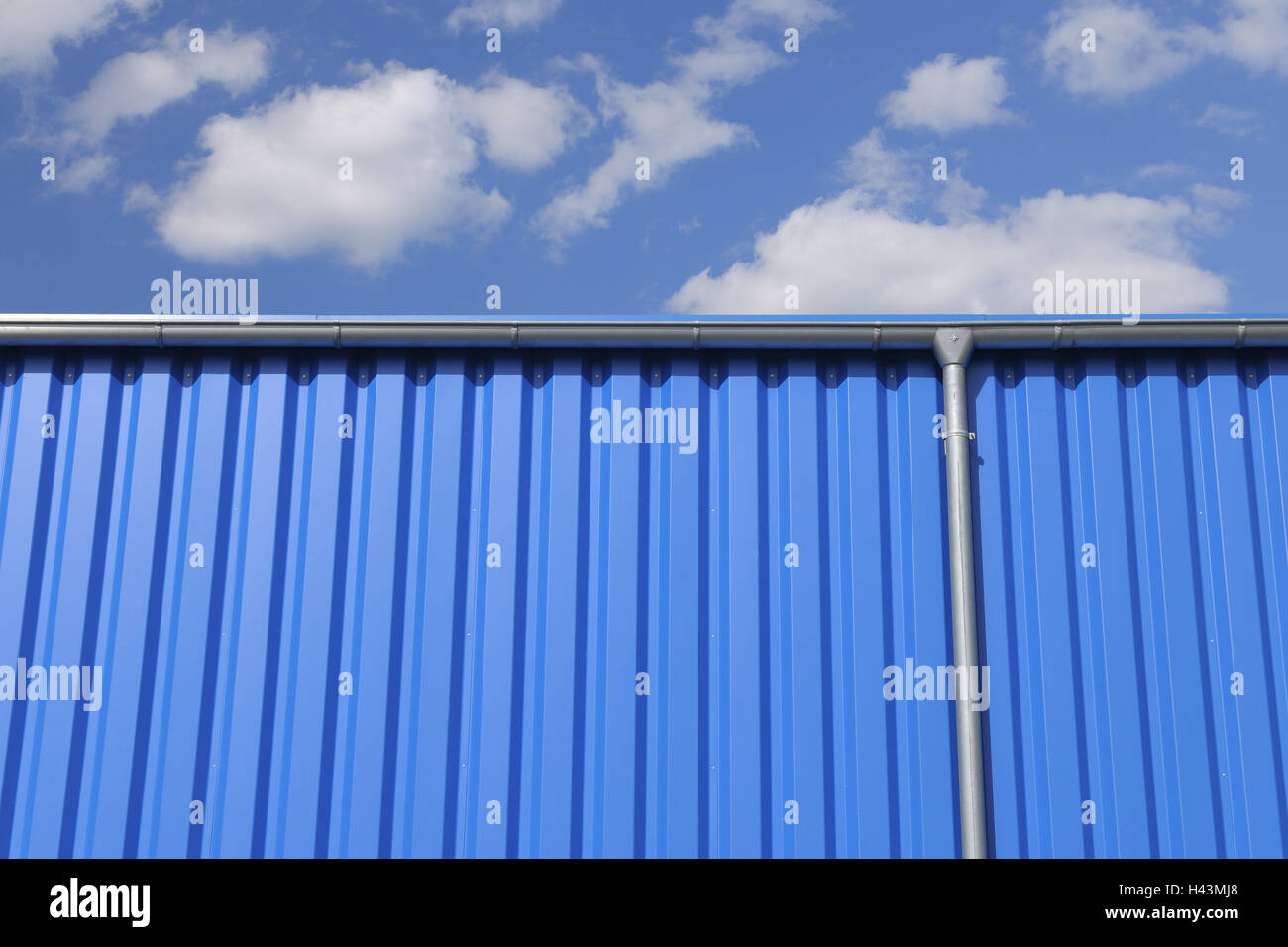 Germany, Bavaria, Aschaffenburg, harbour, gutter, industrial hall, blue ...