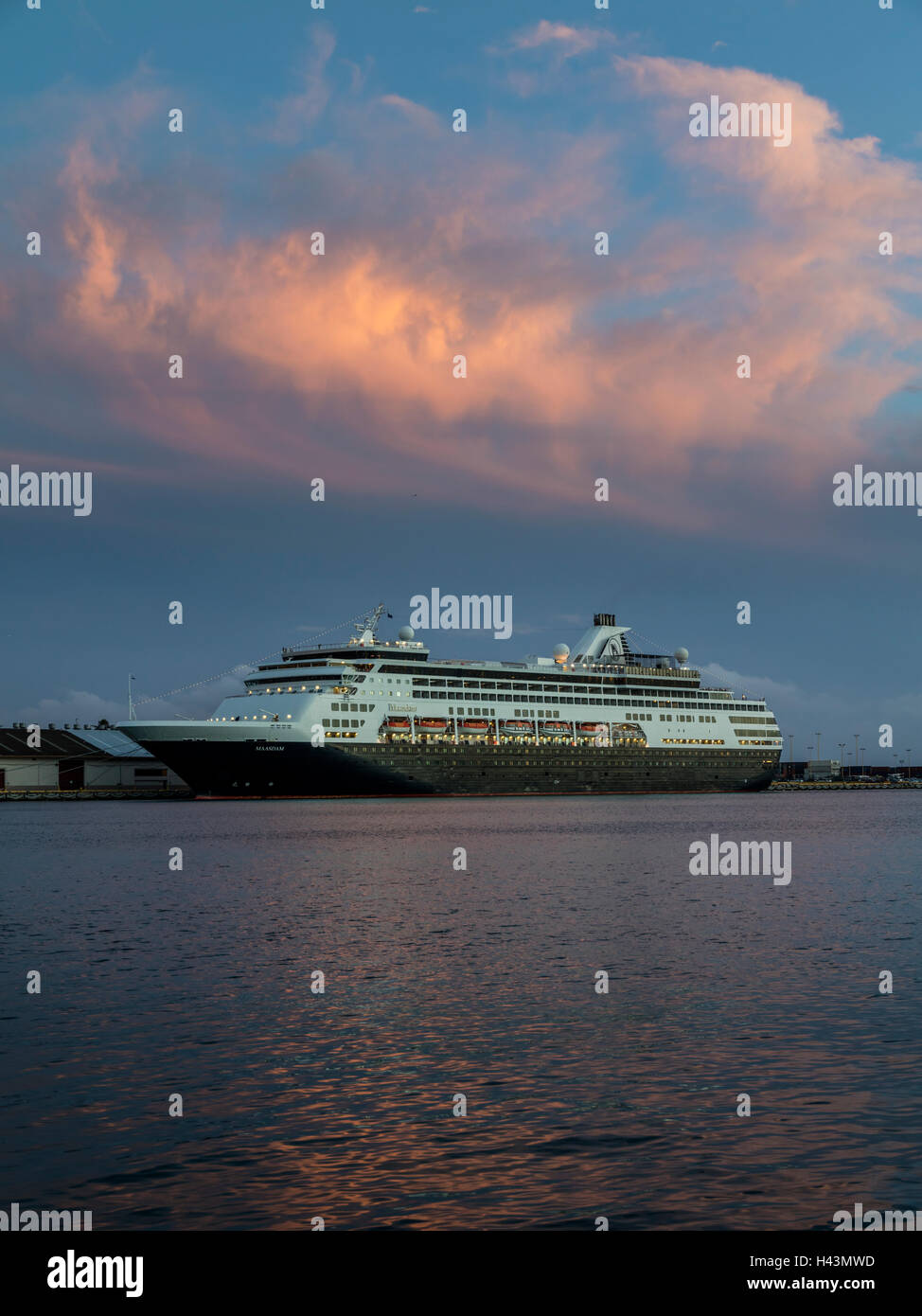 Oahu sunset cruise hi-res stock photography and images - Alamy