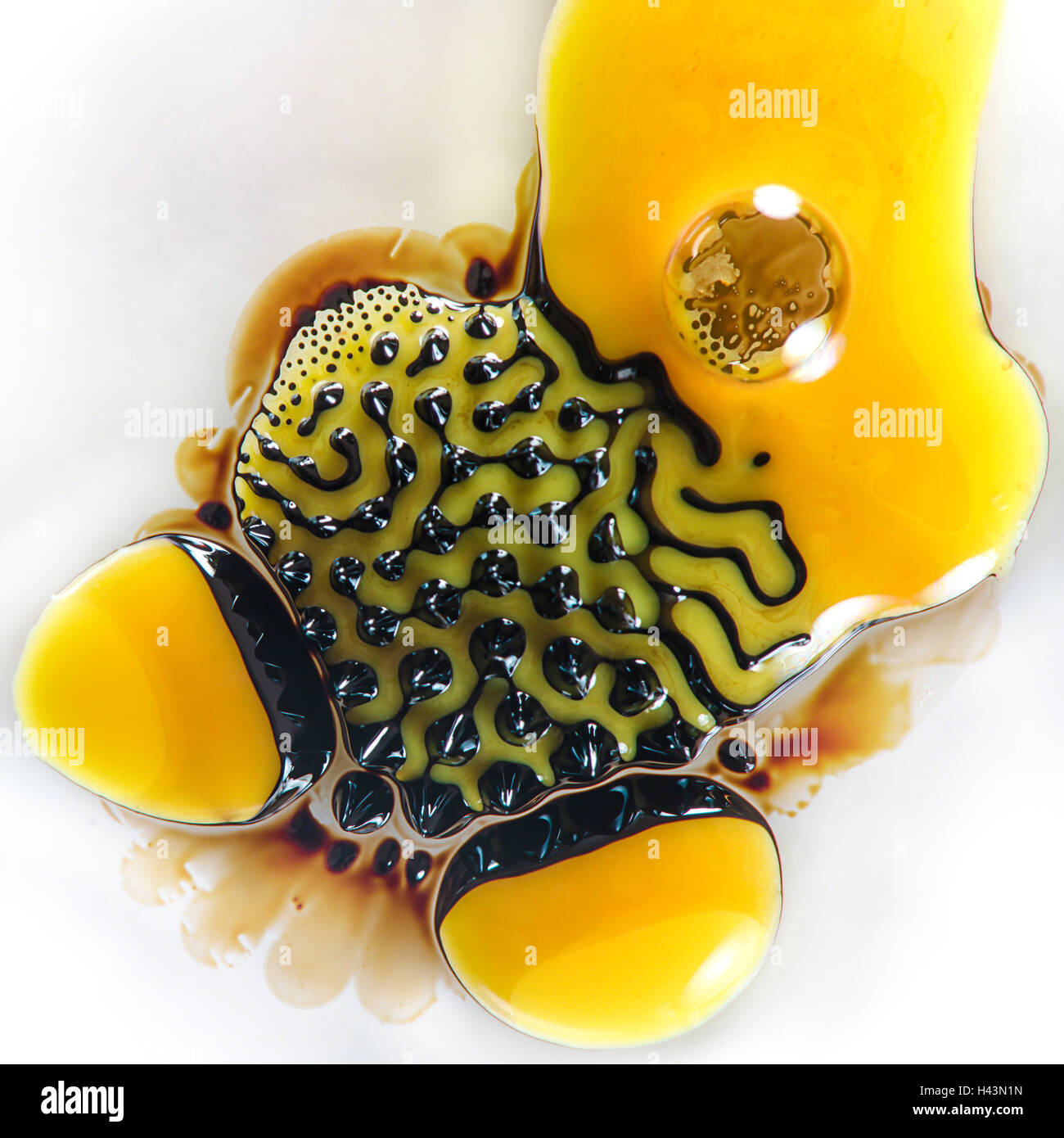 Abstract liquid paint pattern hi-res stock photography and images - Alamy