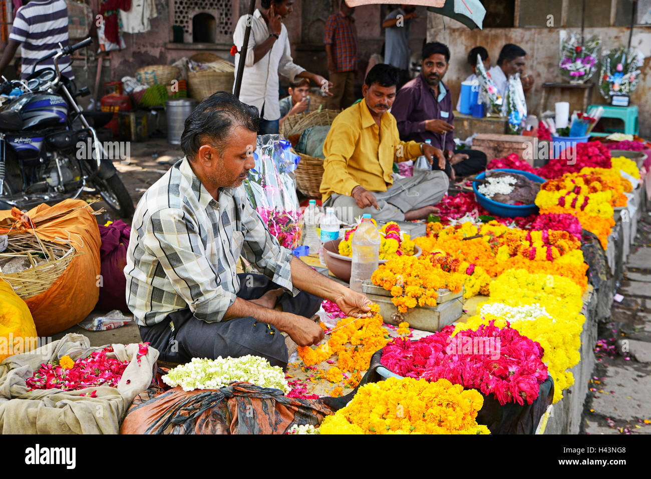 Jaipur flower market hi-res stock photography and images - Alamy