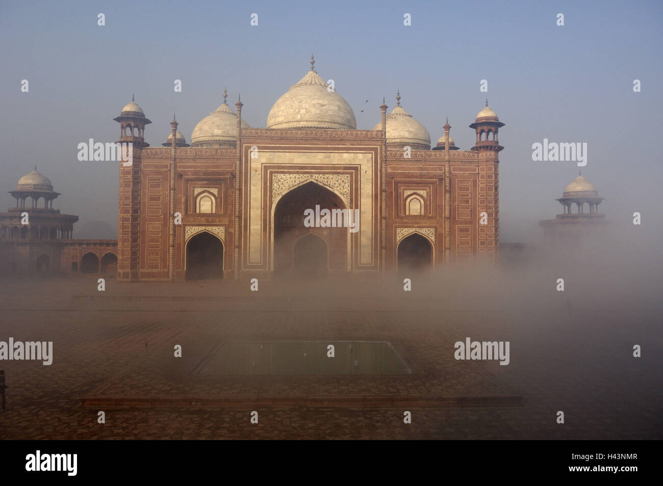 India, Uttar Pradesh, Agra, structure, fog Stock Photo - Alamy