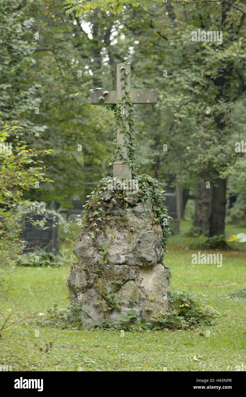 Munich, cemetery, gravestone with cross Stock Photo - Alamy