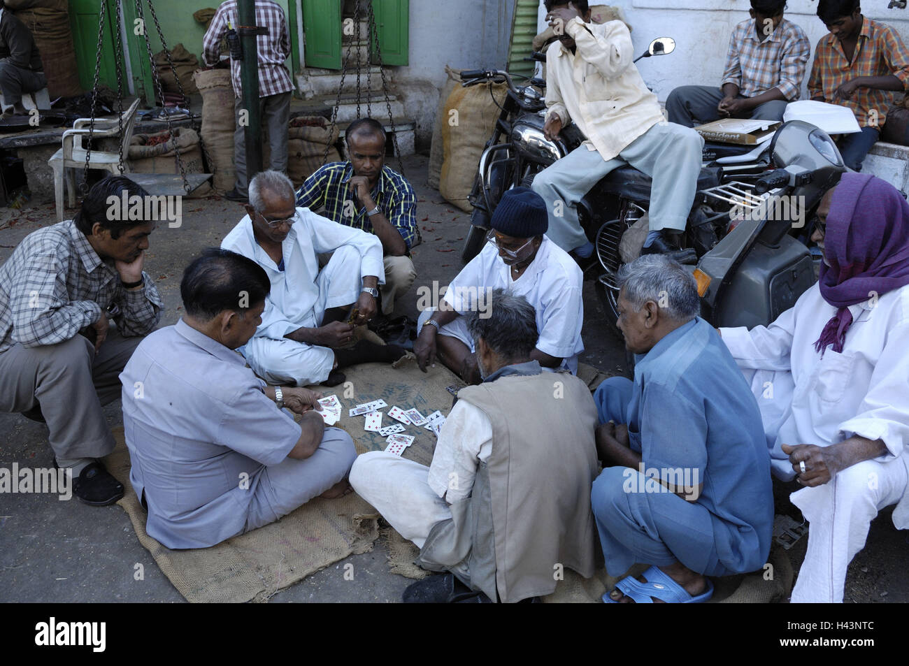Card games hi-res stock photography and images - Alamy