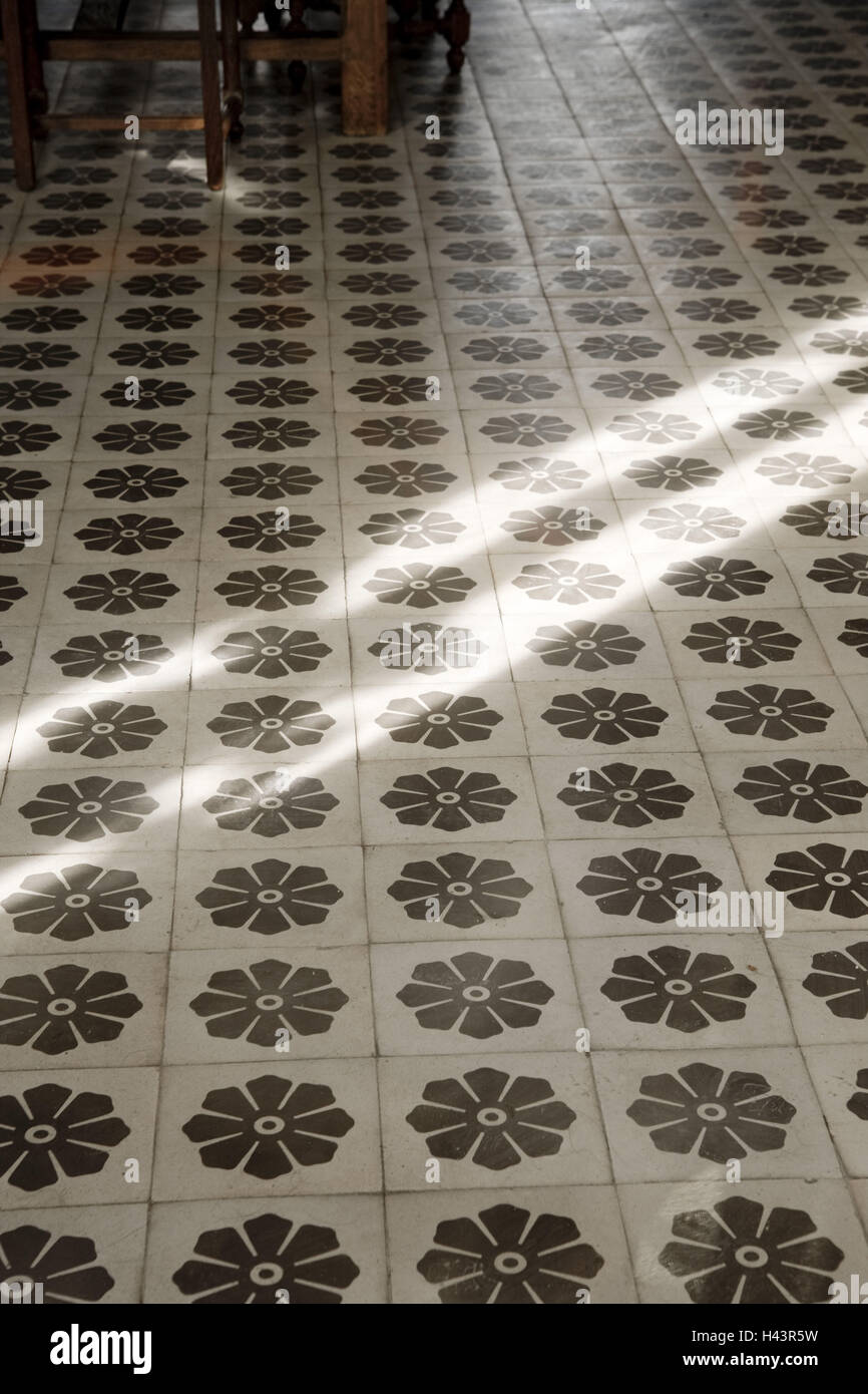 Antique floor tiles hi-res stock photography and images - Alamy