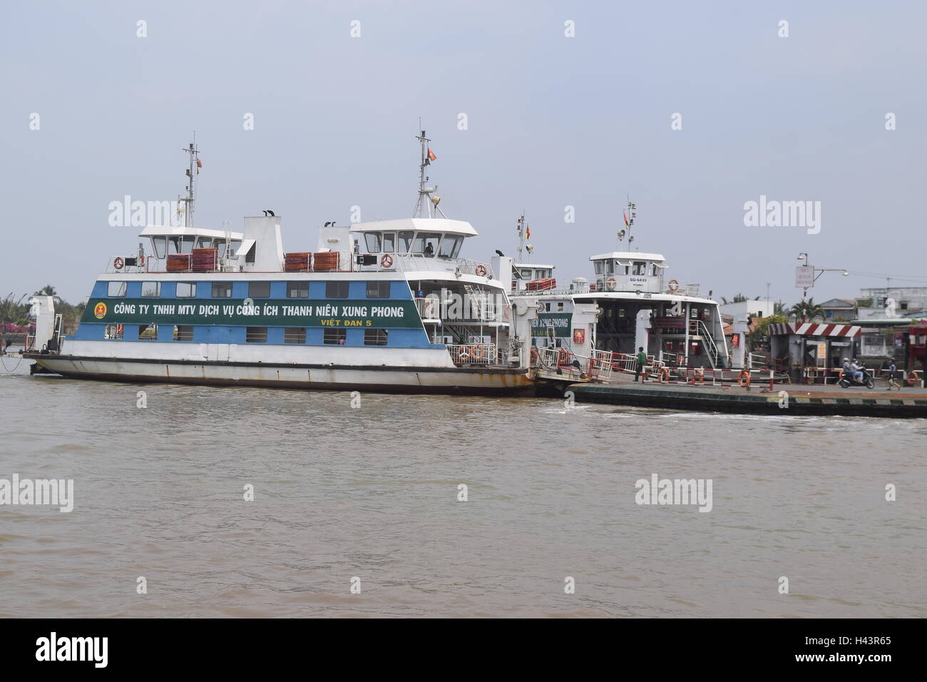 tourism ship on the water in saigon, vietnam Stock Photo - Alamy