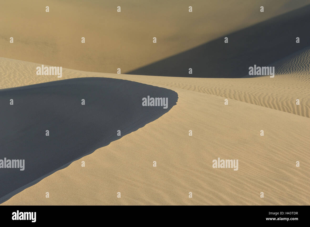 Shade structure hi-res stock photography and images - Alamy