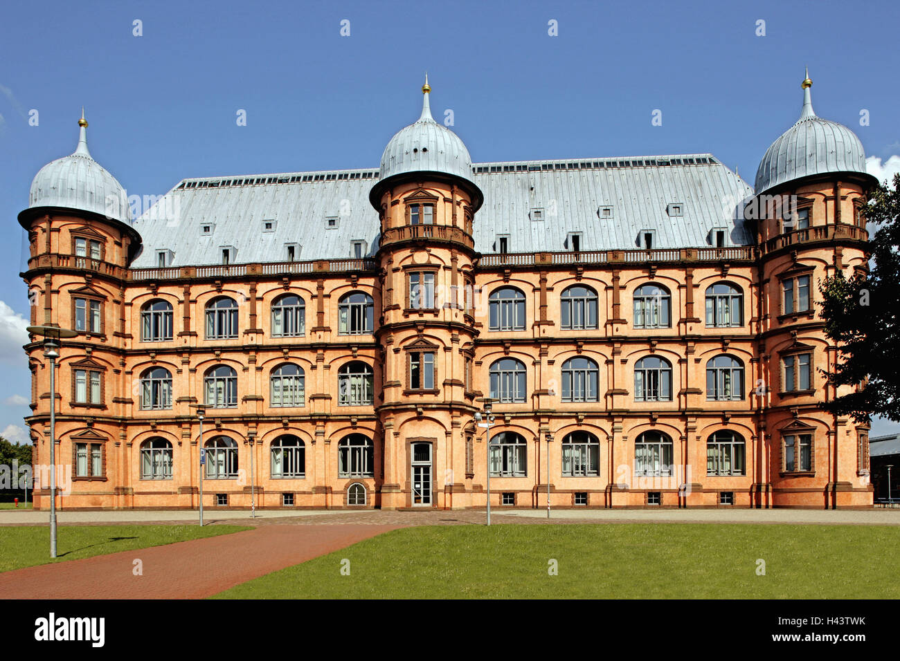 Summer castle hi-res stock photography and images - Alamy