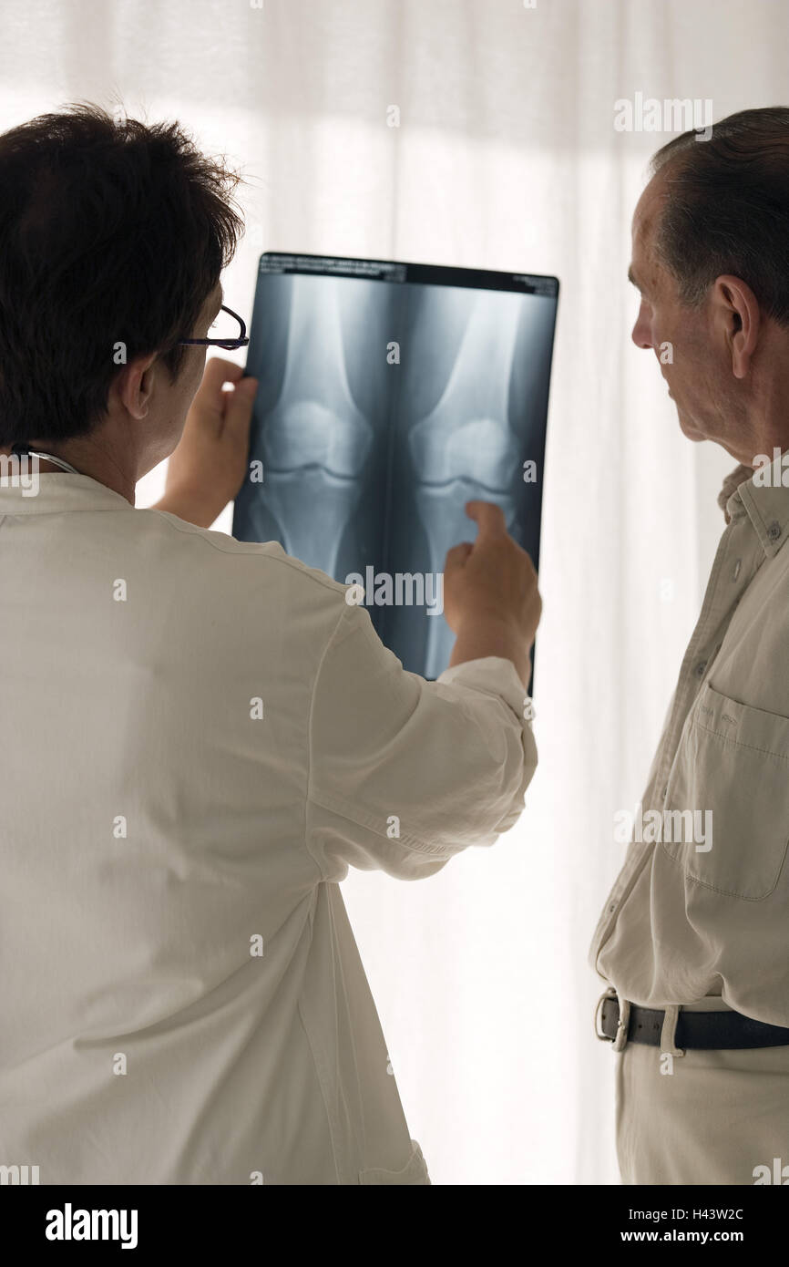 Doctor, radiologist, patient, roentgenogram, diagnostic Stock Photo - Alamy