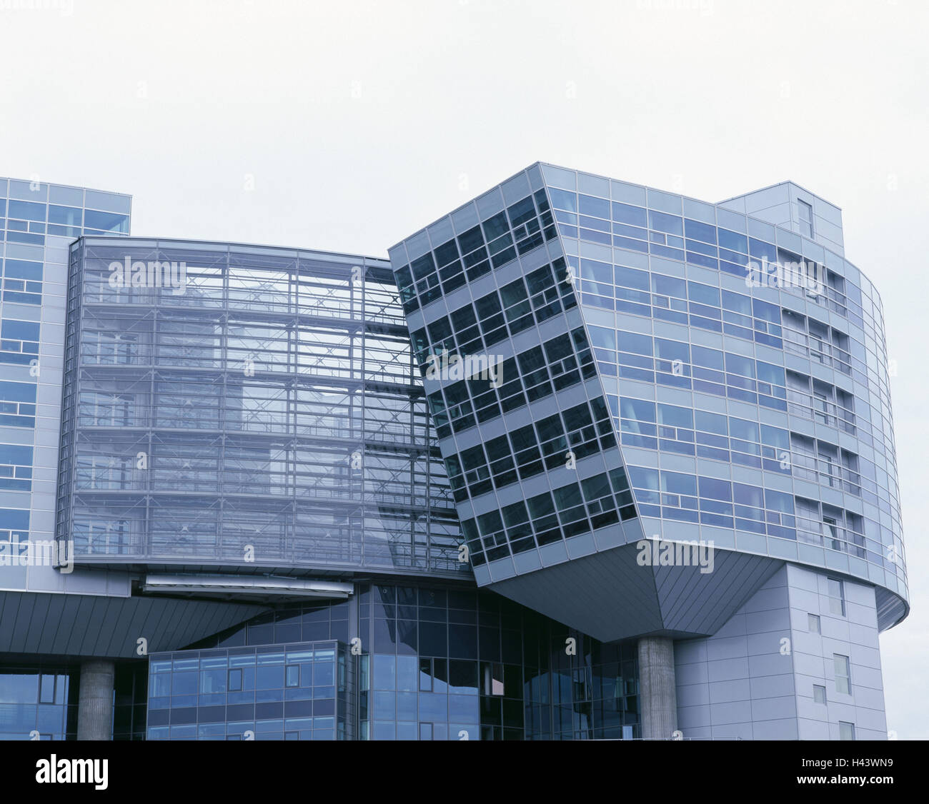 Mercedes benz building hi-res stock photography and images - Alamy