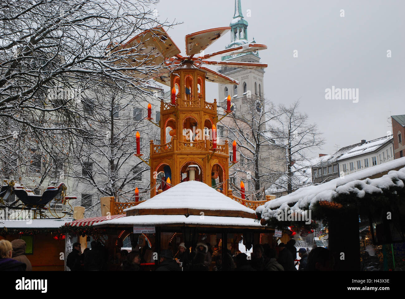 Germany, Upper Bavaria, Munich, cortex market, steeple, Christmas ...