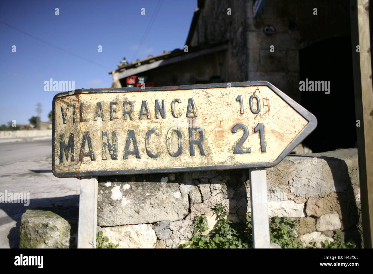 Kilometre sign hi-res stock photography and images - Alamy