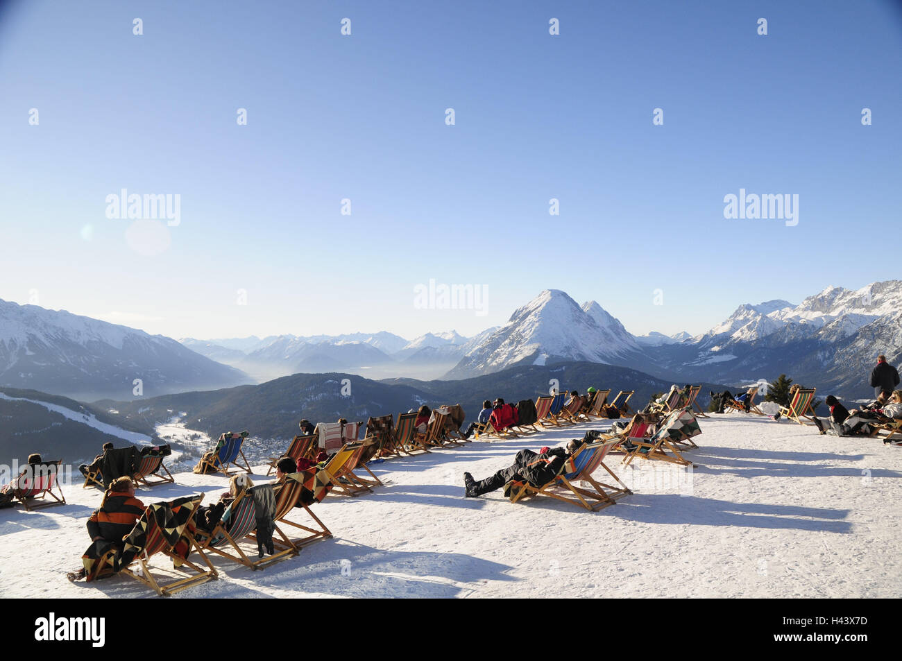 Austria, Tyrol, sea field, skiing area, horse hut, sun terrace, skier ...